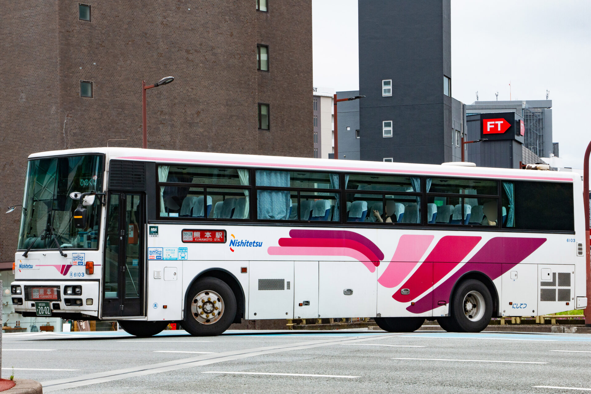 西日本鉄道 福岡200か2002（6103） | わくわくバス